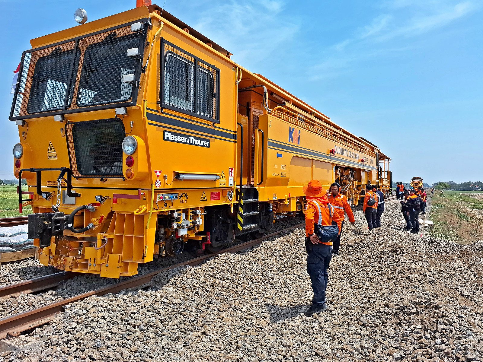 Upaya KAI Daop 3 Cirebon Tingkatkan Keselamatan Kereta Api Lewat Perbaikan Jalur Rel - Cirebon Pulse