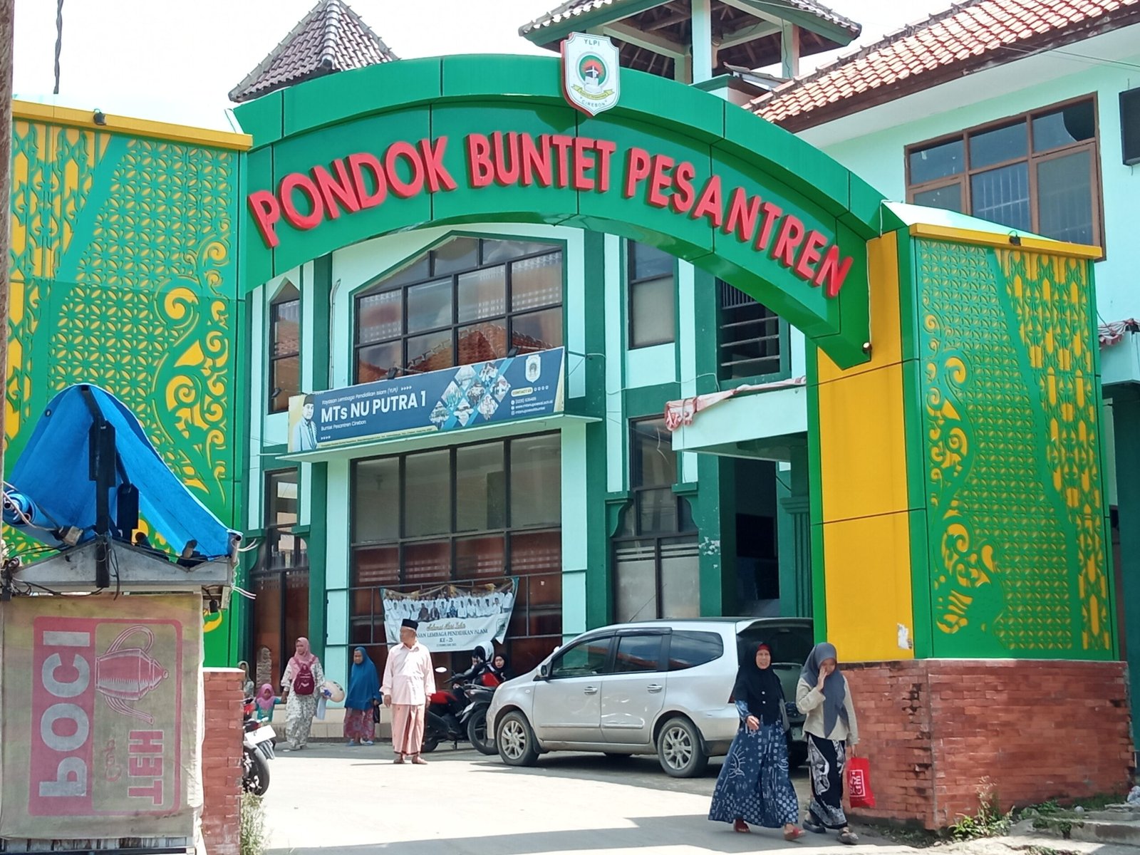 Meriah dan Penuh Makna, Begini Tradisi Lebaran Ketupat di Buntet ...